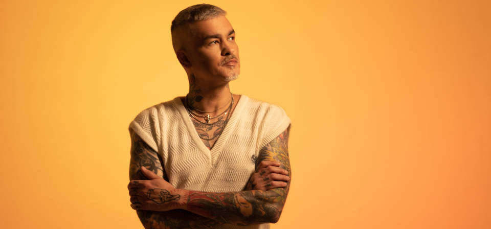 Esteban Tavares revisita sucessos e apresenta novidades em show ...